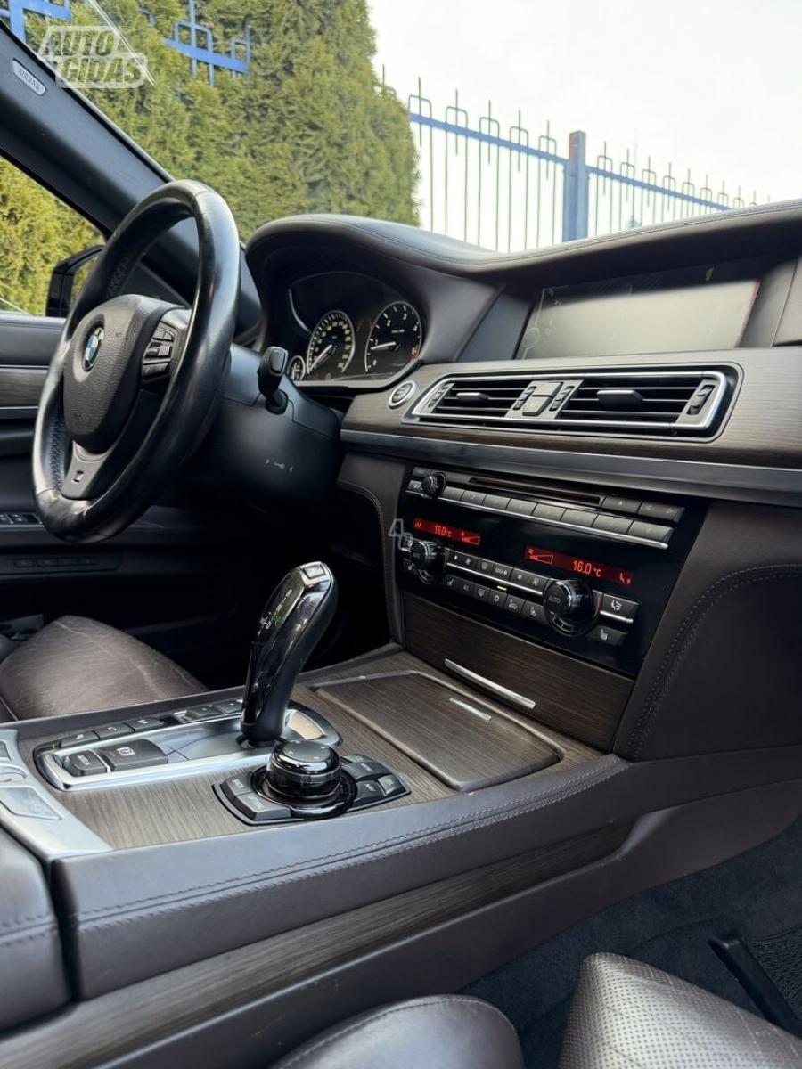 Melns BMW 740 2011 Viļņa, ar dzinēja tilpumu 3.00 L un nobraukumu 260 tūkst. km par 15000 €, foto 16 vietnē AUTOMOTO.COM.LV