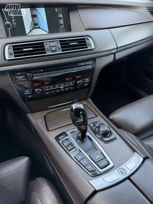 Melns BMW 740 2011 Viļņa, ar dzinēja tilpumu 3.00 L un nobraukumu 260 tūkst. km par 15000 €, foto 20 vietnē AUTOMOTO.COM.LV