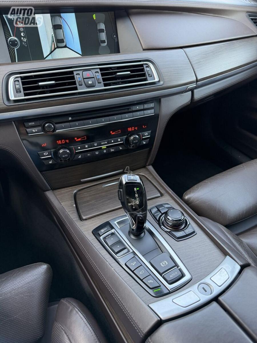 Melns BMW 740 2011 Viļņa, ar dzinēja tilpumu 3.00 L un nobraukumu 260 tūkst. km par 15000 €, foto 20 vietnē AUTOMOTO.COM.LV