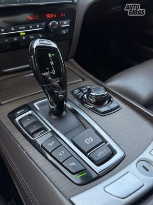Melns BMW 740 2011 Viļņa, ar dzinēja tilpumu 3.00 L un nobraukumu 260 tūkst. km par 15000 €, foto 21 vietnē AUTOMOTO.COM.LV