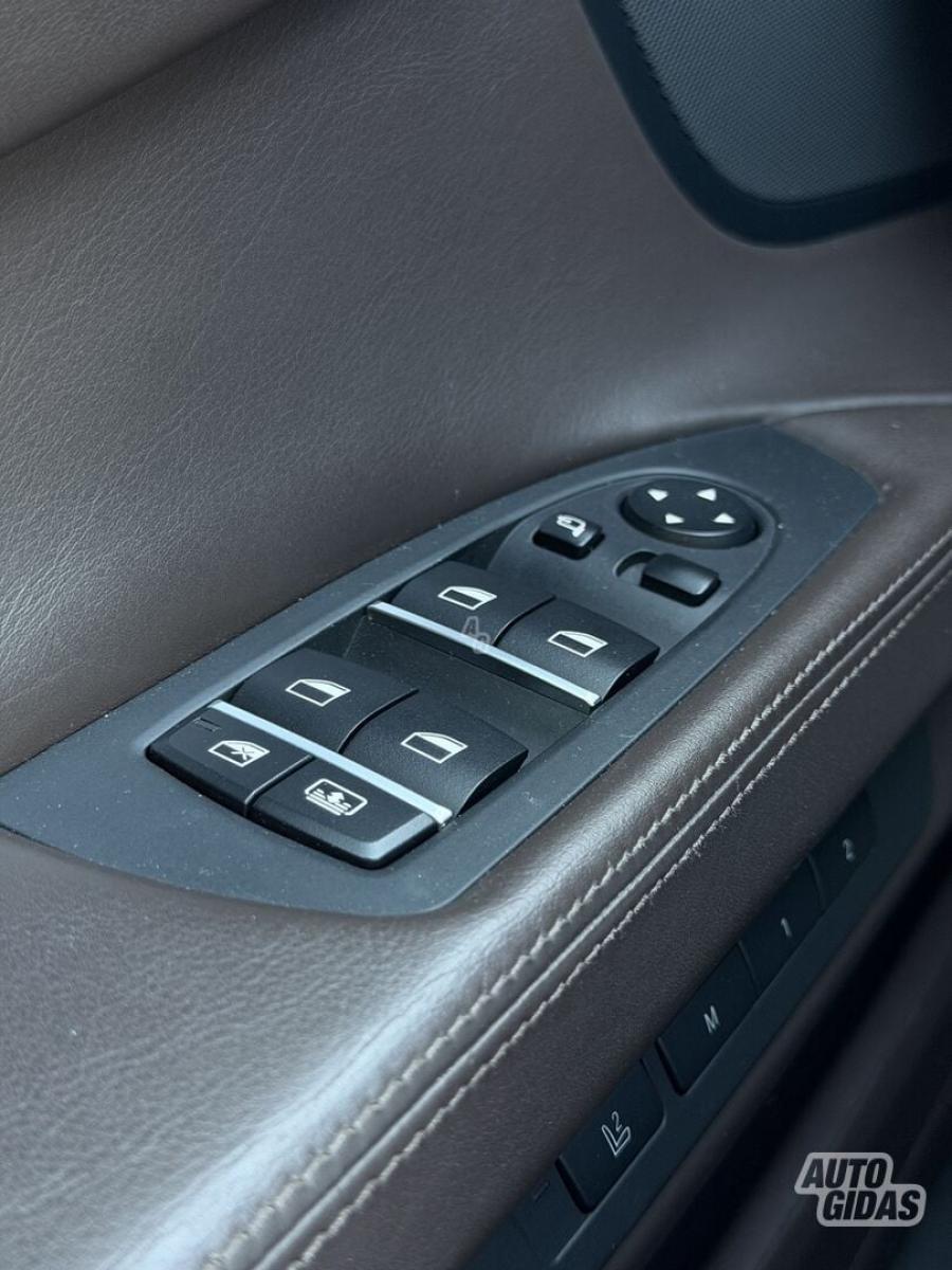Melns BMW 740 2011 Viļņa, ar dzinēja tilpumu 3.00 L un nobraukumu 260 tūkst. km par 15000 €, foto 24 vietnē AUTOMOTO.COM.LV