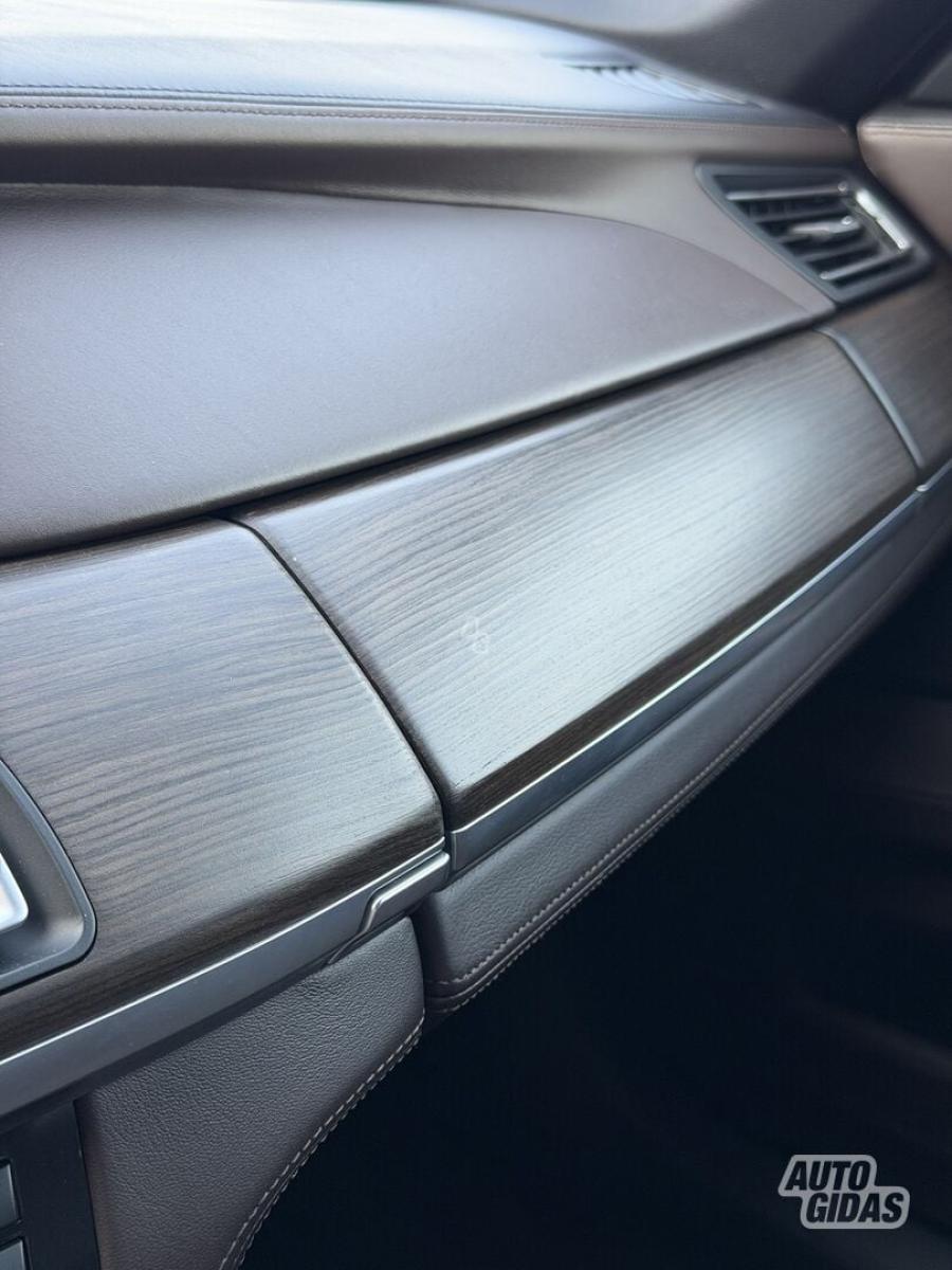Melns BMW 740 2011 Viļņa, ar dzinēja tilpumu 3.00 L un nobraukumu 260 tūkst. km par 15000 €, foto 25 vietnē AUTOMOTO.COM.LV