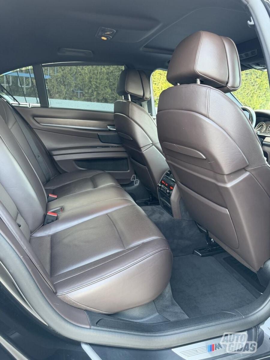 Melns BMW 740 2011 Viļņa, ar dzinēja tilpumu 3.00 L un nobraukumu 260 tūkst. km par 15000 €, foto 26 vietnē AUTOMOTO.COM.LV