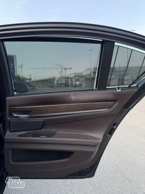 Melns BMW 740 2011 Viļņa, ar dzinēja tilpumu 3.00 L un nobraukumu 260 tūkst. km par 15000 €, foto 28 vietnē AUTOMOTO.COM.LV