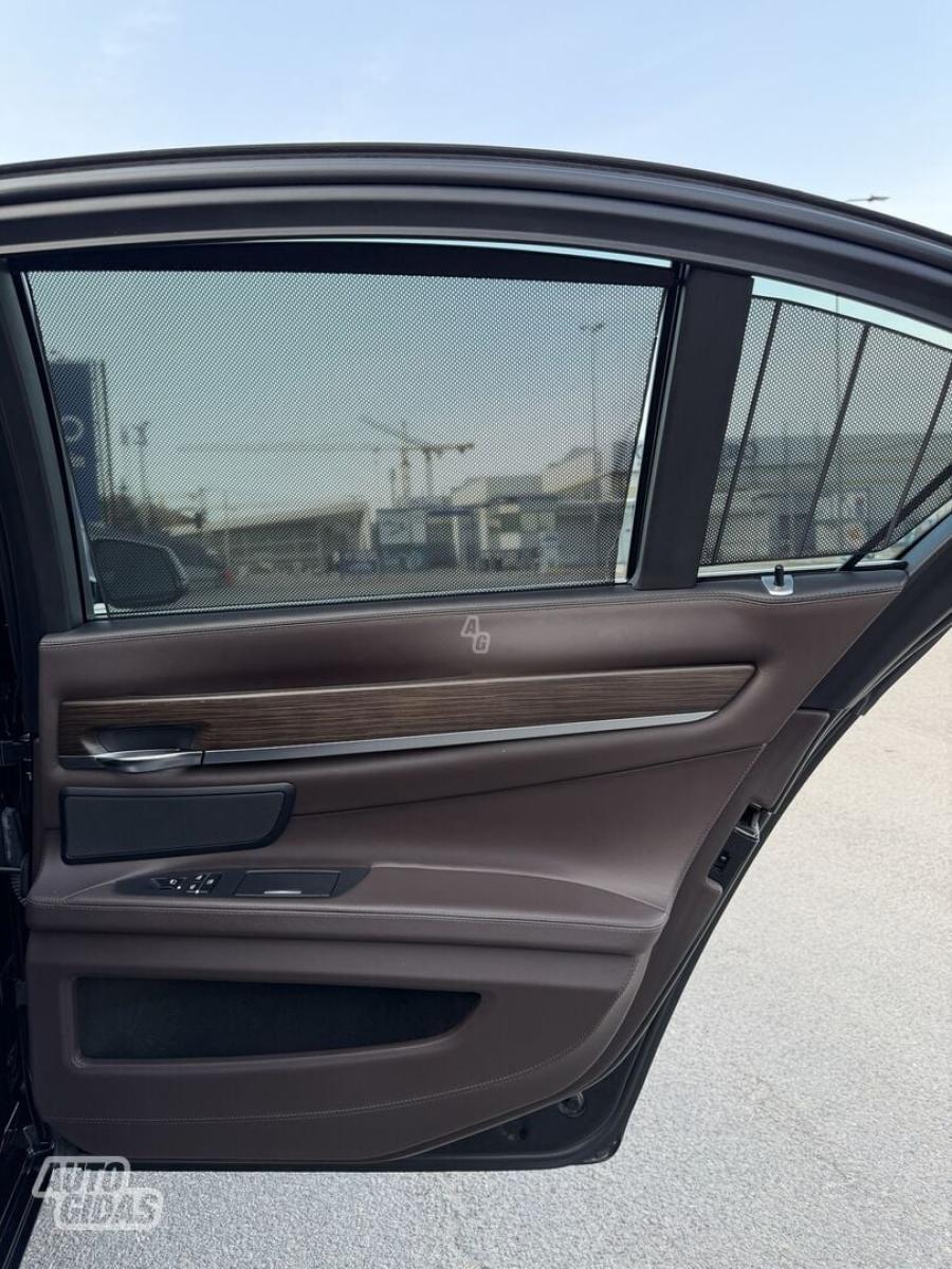 Melns BMW 740 2011 Viļņa, ar dzinēja tilpumu 3.00 L un nobraukumu 260 tūkst. km par 15000 €, foto 28 vietnē AUTOMOTO.COM.LV