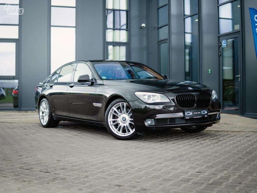 Black BMW 740 2011 in Marijampole, with an engine capacity of 3.00 L and mileage of 219 thousand km for 13950 €, photo 1 on AUTOMOTO.COM.LV