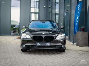 Black BMW 740 2011 in Marijampole, with an engine capacity of 3.00 L and mileage of 219 thousand km for 13950 €, photo 5 on AUTOMOTO.COM.LV