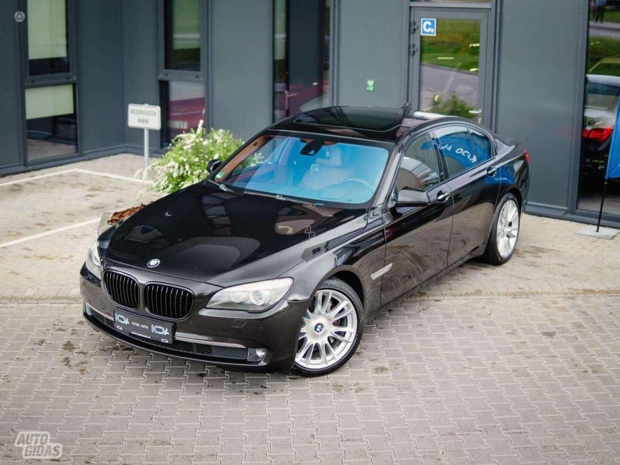Black BMW 740 2011 in Marijampole, with an engine capacity of 3.00 L and mileage of 219 thousand km for 13950 €, photo 6 on AUTOMOTO.COM.LV