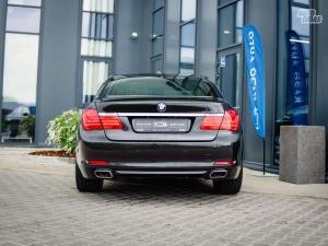 Black BMW 740 2011 in Marijampole, with an engine capacity of 3.00 L and mileage of 219 thousand km for 13950 €, photo 10 on AUTOMOTO.COM.LV