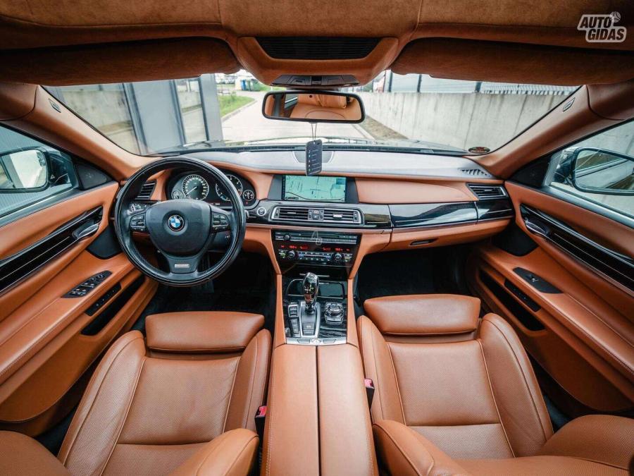 Black BMW 740 2011 in Marijampole, with an engine capacity of 3.00 L and mileage of 219 thousand km for 13950 €, photo 16 on AUTOMOTO.COM.LV