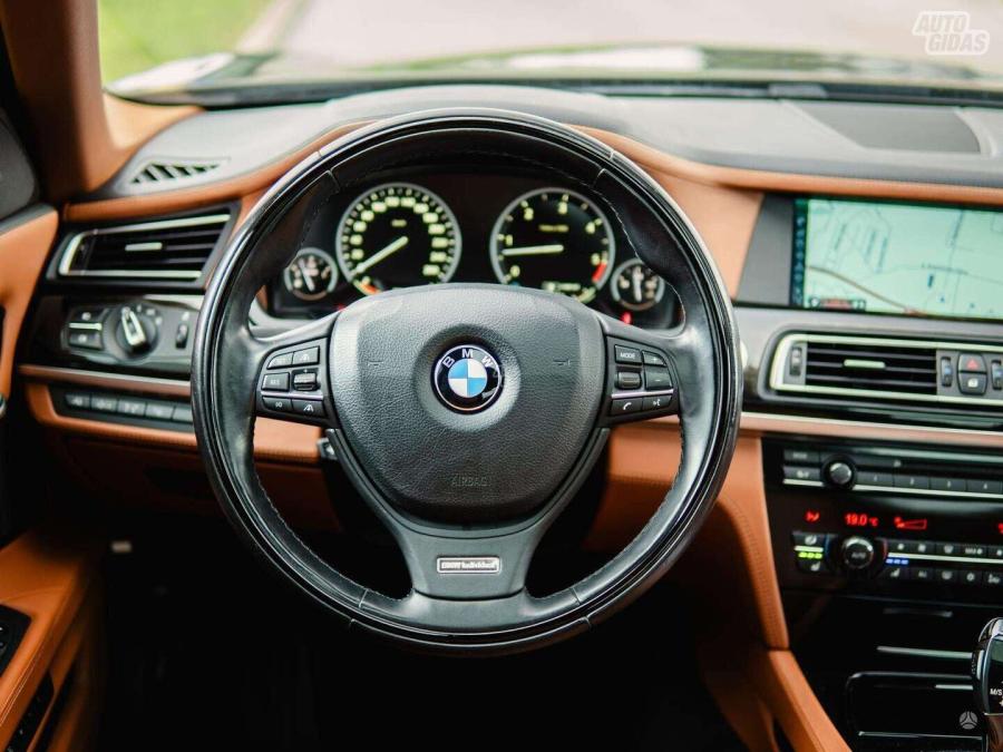 Black BMW 740 2011 in Marijampole, with an engine capacity of 3.00 L and mileage of 219 thousand km for 13950 €, photo 17 on AUTOMOTO.COM.LV