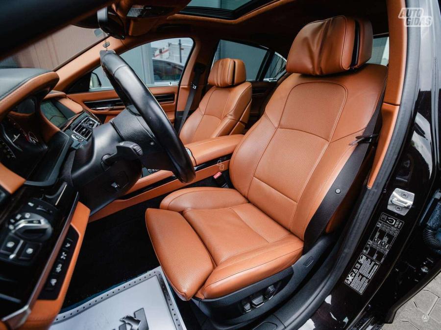 Black BMW 740 2011 in Marijampole, with an engine capacity of 3.00 L and mileage of 219 thousand km for 13950 €, photo 23 on AUTOMOTO.COM.LV