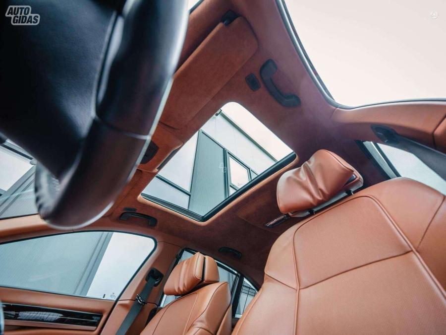 Black BMW 740 2011 in Marijampole, with an engine capacity of 3.00 L and mileage of 219 thousand km for 13950 €, photo 27 on AUTOMOTO.COM.LV