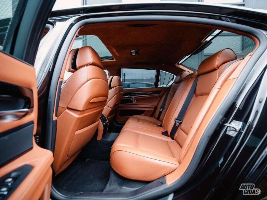 Black BMW 740 2011 in Marijampole, with an engine capacity of 3.00 L and mileage of 219 thousand km for 13950 €, photo 32 on AUTOMOTO.COM.LV