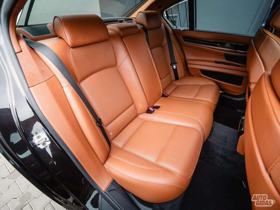 Black BMW 740 2011 in Marijampole, with an engine capacity of 3.00 L and mileage of 219 thousand km for 13950 €, photo 35 on AUTOMOTO.COM.LV
