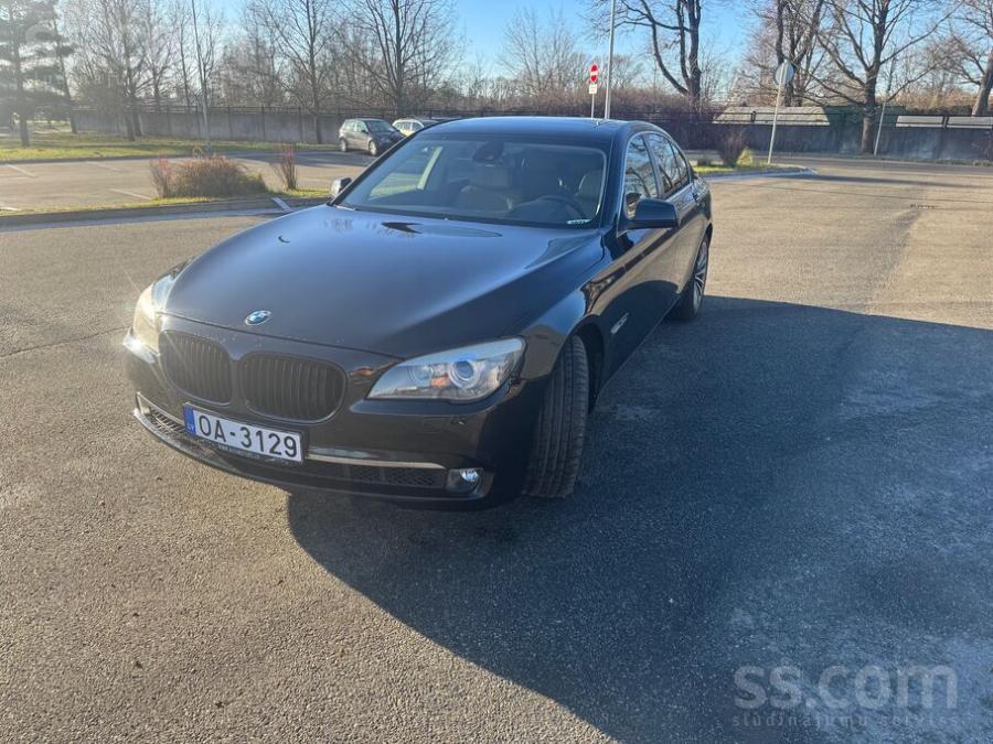 Melns BMW 740 2011 Rīga, ar dzinēja tilpumu 3.00 L un nobraukumu 169 tūkst. km par 15990 €, foto 3 vietnē AUTOMOTO.COM.LV