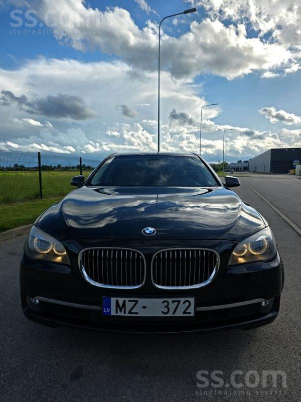 Melns BMW 740 2011 Rīga, ar dzinēja tilpumu 3.00 L un nobraukumu 125 tūkst. km par 16900 €, foto 1 vietnē AUTOMOTO.COM.LV