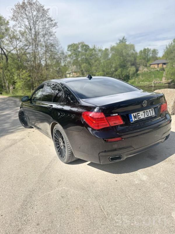 Black BMW 740 2011 in Rezekne, with an engine capacity of 3.00 L and mileage of 360 thousand km for 11000 €, photo 4 on AUTOMOTO.COM.LV