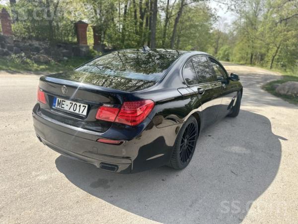 Black BMW 740 2011 in Rezekne, with an engine capacity of 3.00 L and mileage of 360 thousand km for 11000 €, photo 5 on AUTOMOTO.COM.LV