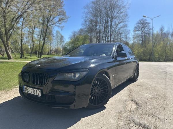 Black BMW 740 2011 in Rezekne, with an engine capacity of 3.00 L and mileage of 360 thousand km for 12000 €, photo 2 on AUTOMOTO.COM.LV
