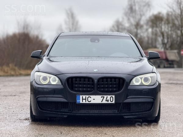 Black BMW 740 2011 in Saldus, with an engine capacity of 3.00 L and mileage of 304 thousand km for 14000 €, photo 1 on AUTOMOTO.COM.LV