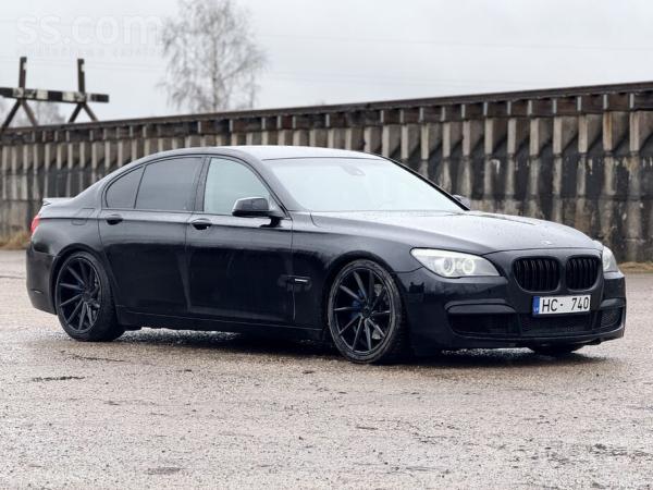 Black BMW 740 2011 in Saldus, with an engine capacity of 3.00 L and mileage of 304 thousand km for 14000 €, photo 8 on AUTOMOTO.COM.LV