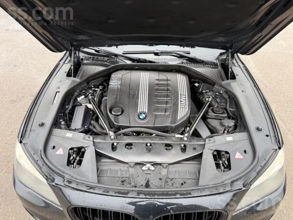 Black BMW 740 2011 in Saldus, with an engine capacity of 3.00 L and mileage of 304 thousand km for 14000 €, photo 9 on AUTOMOTO.COM.LV