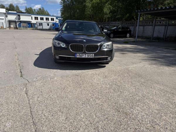Melns BMW 740 2011 Visaginas, ar dzinēja tilpumu 2.99 L un nobraukumu 276 tūkst. km par 10000 €, foto 1 vietnē AUTOMOTO.COM.LV