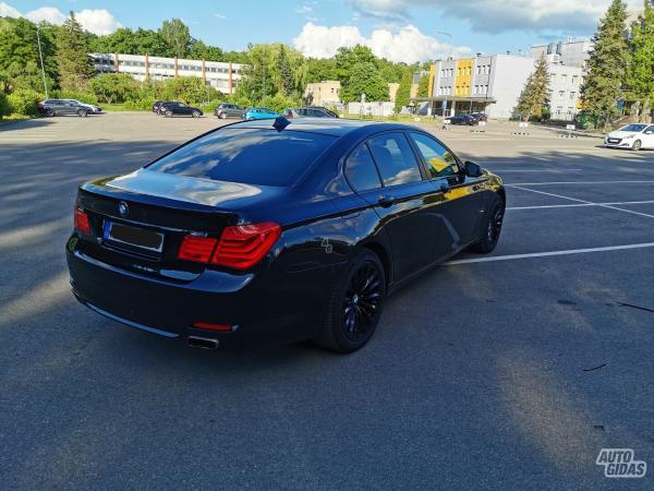 Black BMW 740 2011 in Vilnius, with an engine capacity of 3.00 L and mileage of 426 thousand km for 9900 €, photo 2 on AUTOMOTO.COM.LV