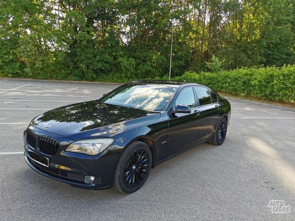 Black BMW 740 2011 in Vilnius, with an engine capacity of 3.00 L and mileage of 426 thousand km for 9900 €, photo 4 on AUTOMOTO.COM.LV