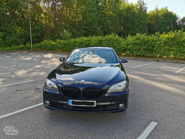 Black BMW 740 2011 in Vilnius, with an engine capacity of 3.00 L and mileage of 426 thousand km for 9900 €, photo 5 on AUTOMOTO.COM.LV