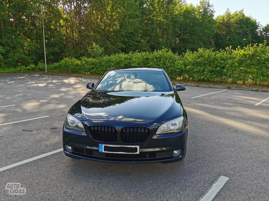 Melns BMW 740 2011 Viļņa, ar dzinēja tilpumu 3.00 L un nobraukumu 426 tūkst. km par 9900 €, foto 6 vietnē AUTOMOTO.COM.LV