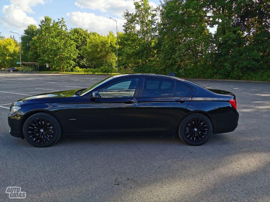 Melns BMW 740 2011 Viļņa, ar dzinēja tilpumu 3.00 L un nobraukumu 426 tūkst. km par 9900 €, foto 9 vietnē AUTOMOTO.COM.LV
