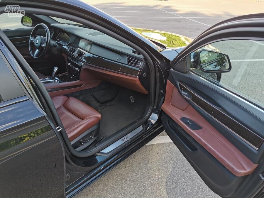 Melns BMW 740 2011 Viļņa, ar dzinēja tilpumu 3.00 L un nobraukumu 426 tūkst. km par 9900 €, foto 11 vietnē AUTOMOTO.COM.LV