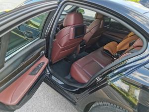 Melns BMW 740 2011 Viļņa, ar dzinēja tilpumu 3.00 L un nobraukumu 426 tūkst. km par 9900 €, foto 12 vietnē AUTOMOTO.COM.LV