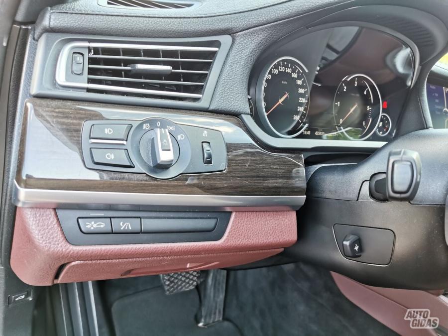 Melns BMW 740 2011 Viļņa, ar dzinēja tilpumu 3.00 L un nobraukumu 426 tūkst. km par 9900 €, foto 16 vietnē AUTOMOTO.COM.LV