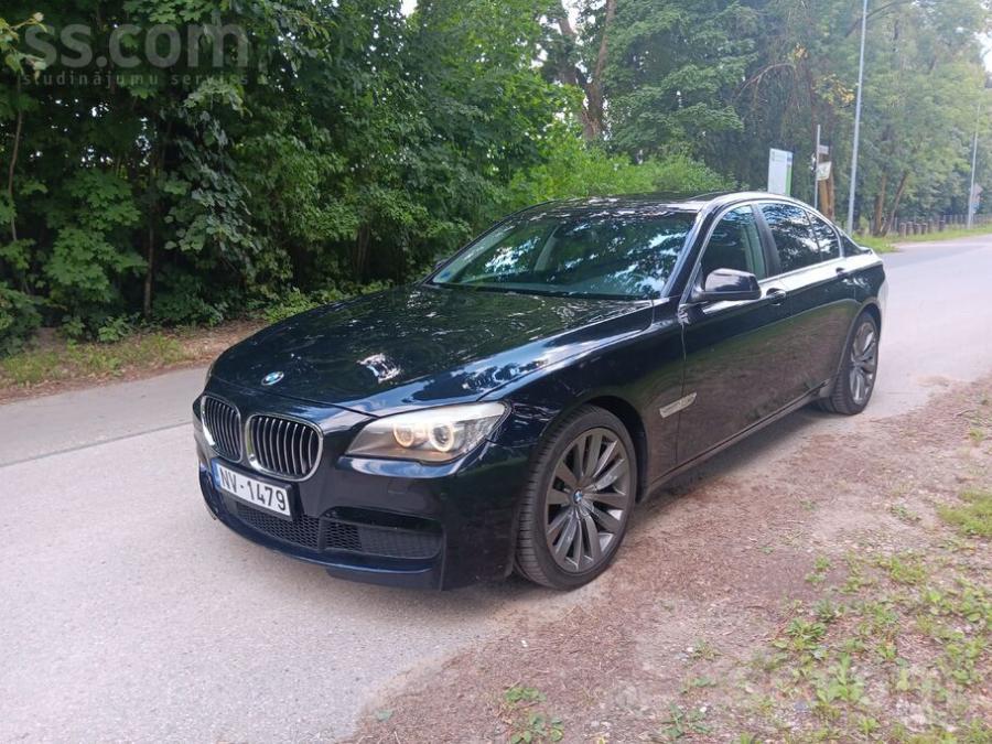 Melns BMW 740 2011 Ogre, ar dzinēja tilpumu 3.00 L un nobraukumu 262 tūkst. km par 12000 €, foto 1 vietnē AUTOMOTO.COM.LV