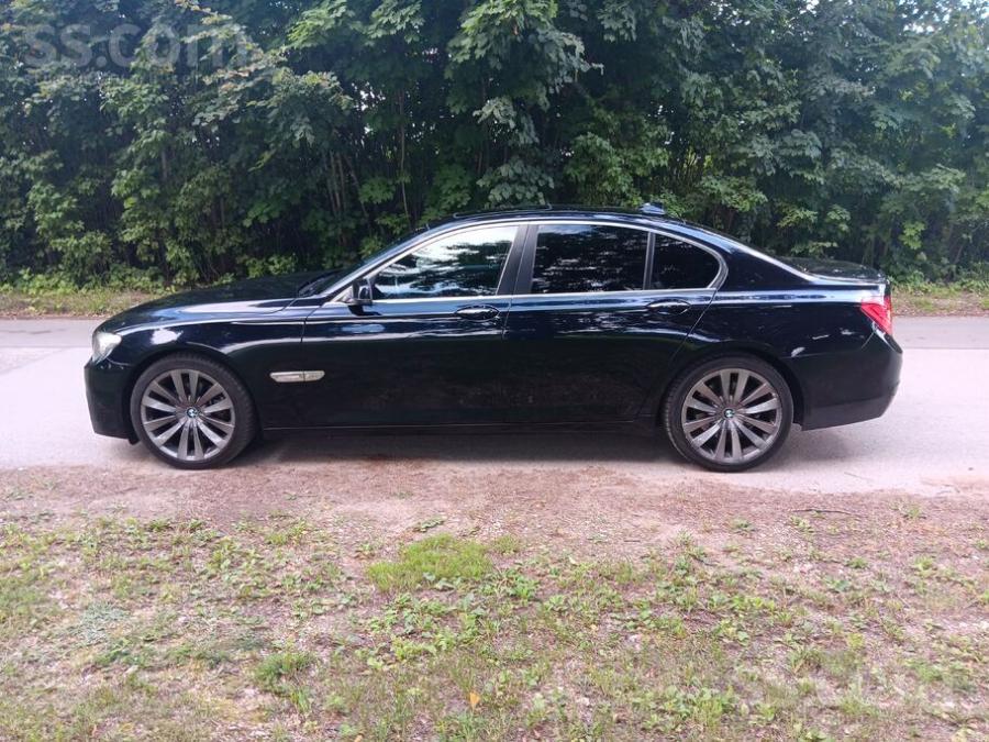 Melns BMW 740 2011 Ogre, ar dzinēja tilpumu 3.00 L un nobraukumu 262 tūkst. km par 12000 €, foto 3 vietnē AUTOMOTO.COM.LV