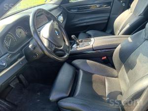 Melns BMW 740 2011 Ogre, ar dzinēja tilpumu 3.00 L un nobraukumu 262 tūkst. km par 12000 €, foto 12 vietnē AUTOMOTO.COM.LV