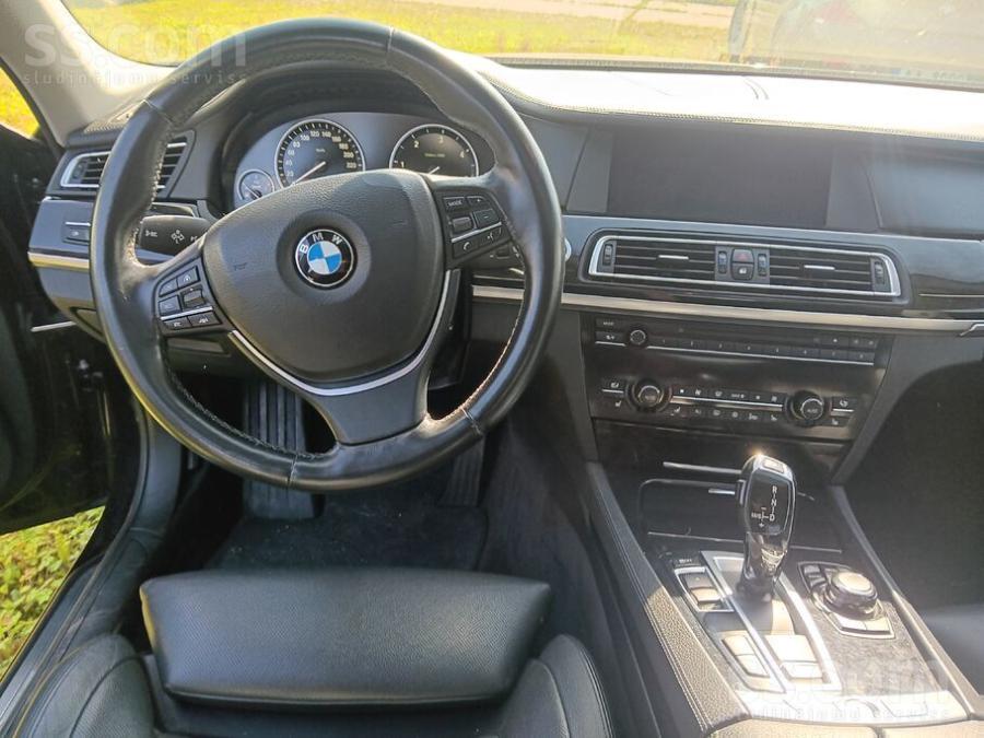 Melns BMW 740 2011 Ogre, ar dzinēja tilpumu 3.00 L un nobraukumu 262 tūkst. km par 12000 €, foto 14 vietnē AUTOMOTO.COM.LV