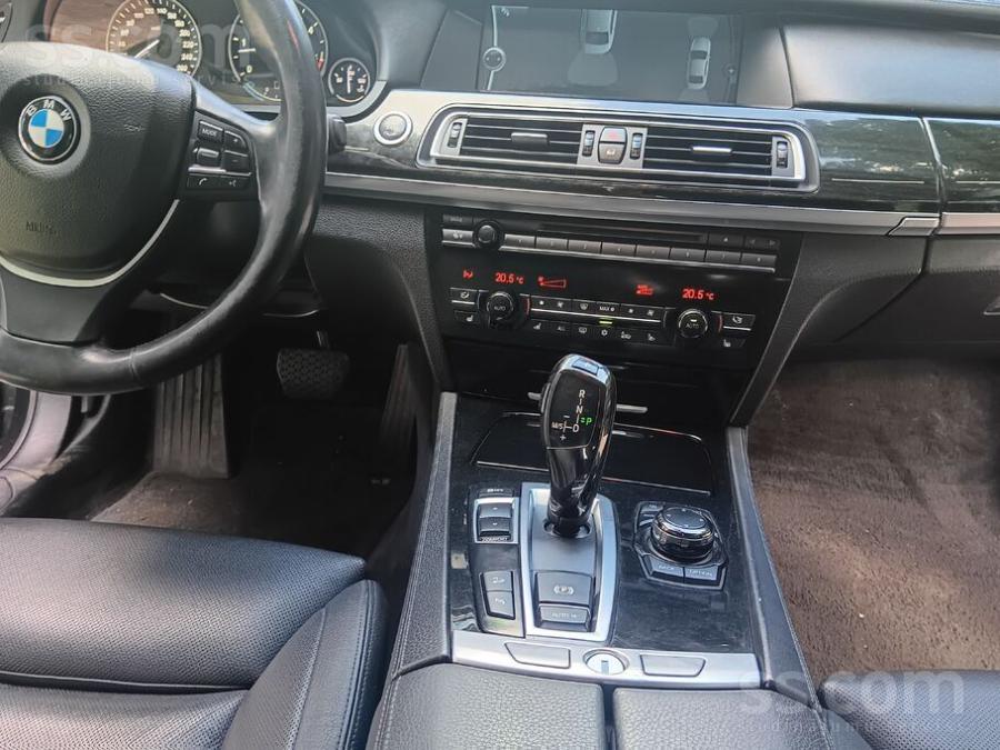 Melns BMW 740 2011 Ogre, ar dzinēja tilpumu 3.00 L un nobraukumu 262 tūkst. km par 12000 €, foto 16 vietnē AUTOMOTO.COM.LV