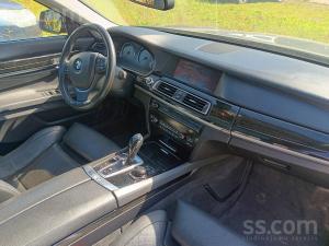 Melns BMW 740 2011 Ogre, ar dzinēja tilpumu 3.00 L un nobraukumu 262 tūkst. km par 12000 €, foto 17 vietnē AUTOMOTO.COM.LV