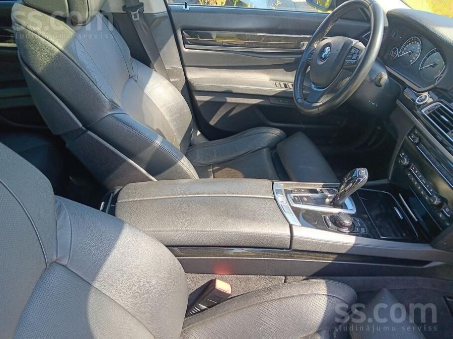 Melns BMW 740 2011 Ogre, ar dzinēja tilpumu 3.00 L un nobraukumu 262 tūkst. km par 12000 €, foto 19 vietnē AUTOMOTO.COM.LV