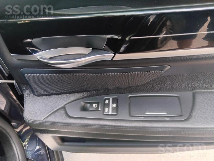 Melns BMW 740 2011 Ogre, ar dzinēja tilpumu 3.00 L un nobraukumu 262 tūkst. km par 12000 €, foto 24 vietnē AUTOMOTO.COM.LV