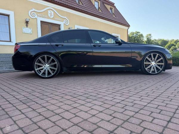 Black BMW 740 2011 in Kelme, with an engine capacity of 2.99 L and mileage of 352 thousand km for 11000 €, photo 1 on AUTOMOTO.COM.LV
