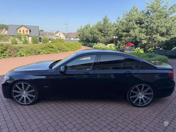 Black BMW 740 2011 in Kelme, with an engine capacity of 2.99 L and mileage of 352 thousand km for 11000 €, photo 6 on AUTOMOTO.COM.LV