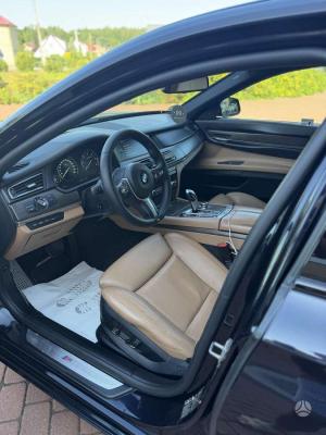 Black BMW 740 2011 in Kelme, with an engine capacity of 2.99 L and mileage of 352 thousand km for 11000 €, photo 11 on AUTOMOTO.COM.LV