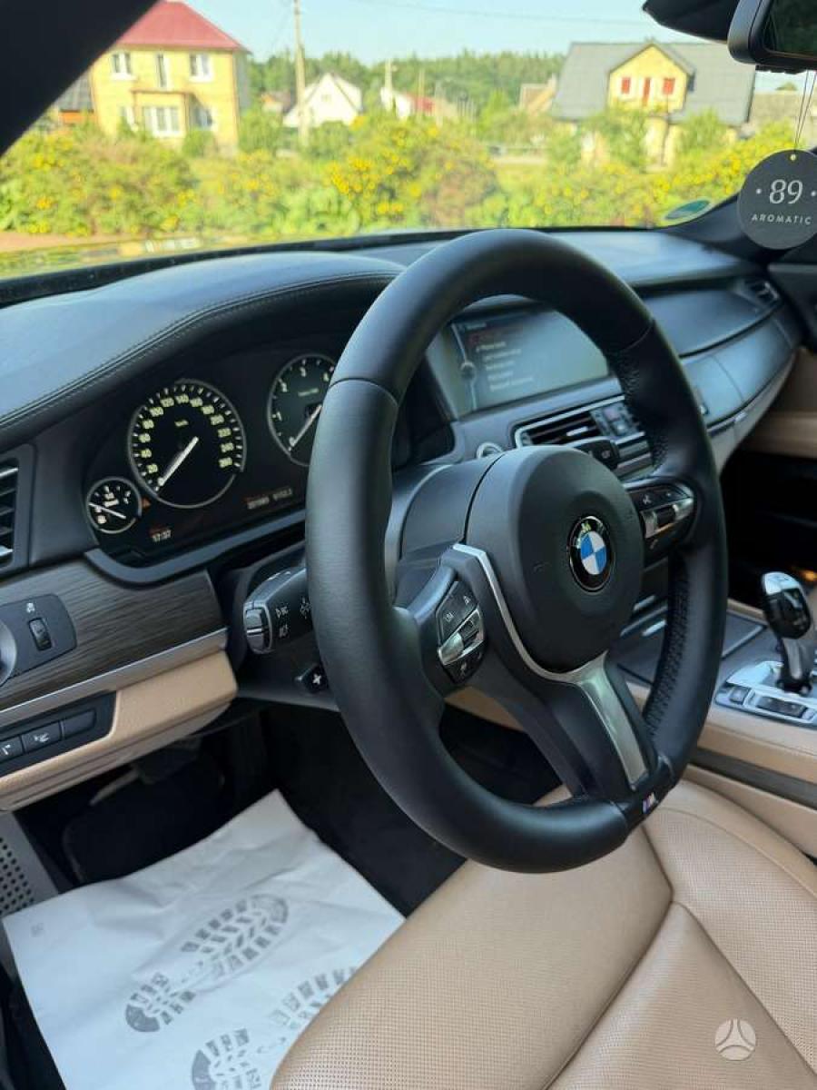Black BMW 740 2011 in Kelme, with an engine capacity of 2.99 L and mileage of 352 thousand km for 11000 €, photo 13 on AUTOMOTO.COM.LV