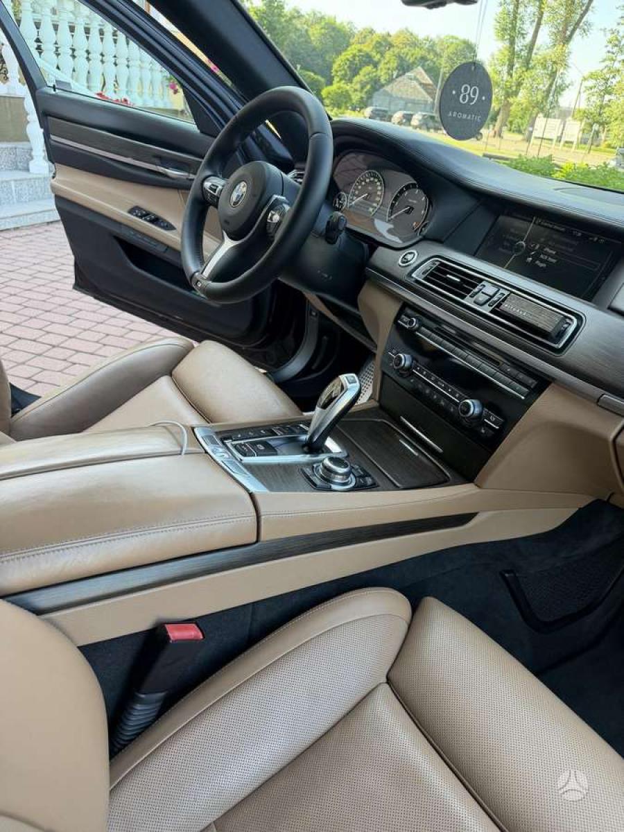 Black BMW 740 2011 in Kelme, with an engine capacity of 2.99 L and mileage of 352 thousand km for 11000 €, photo 15 on AUTOMOTO.COM.LV
