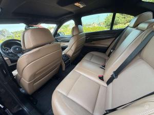 Black BMW 740 2011 in Kelme, with an engine capacity of 2.99 L and mileage of 352 thousand km for 11000 €, photo 16 on AUTOMOTO.COM.LV